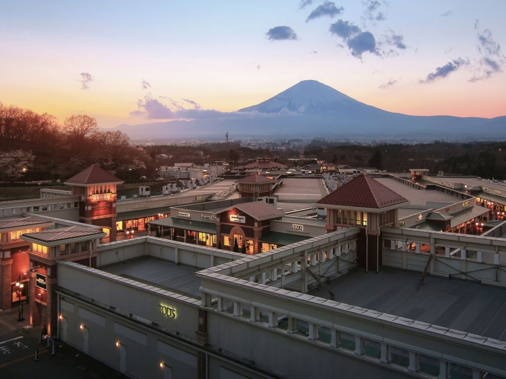 Gotemba Premium Outlet Jepang, Belanja Murah Sambil Menikmati Gunung ...